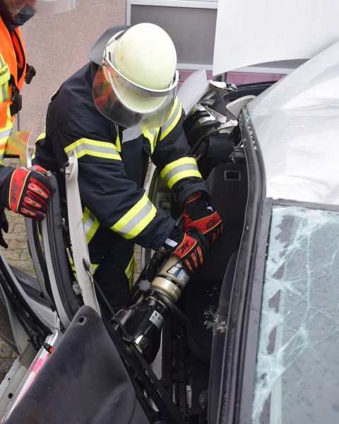 Feuerwehr Grävenwiesbach – +++ Reporter in Einsatzkleidung